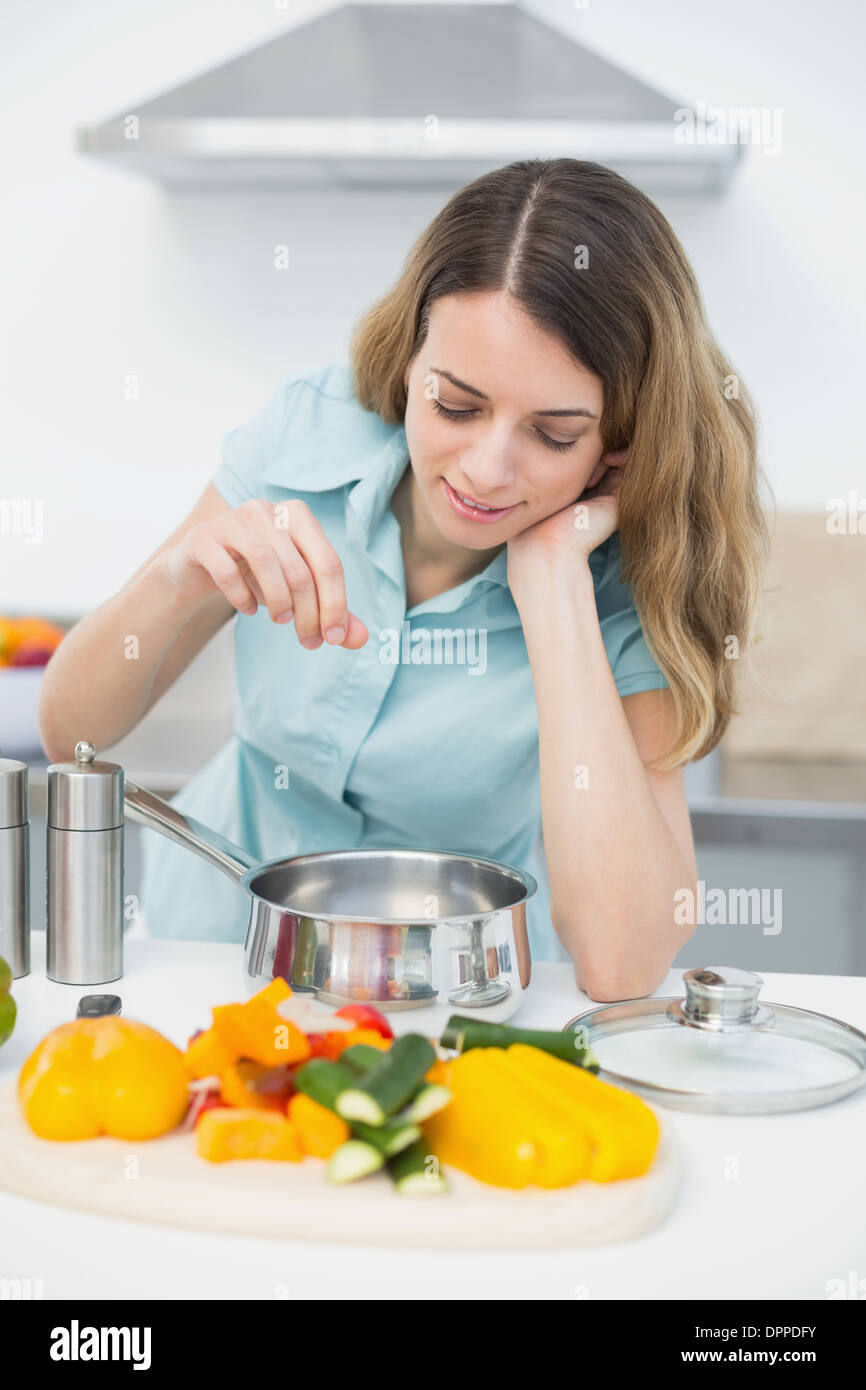 Salt and pepper hair woman hi-res stock photography and images - Alamy