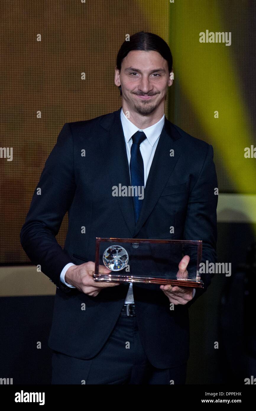 Zlatan ibrahimovic trophy hi-res stock photography and images - Alamy