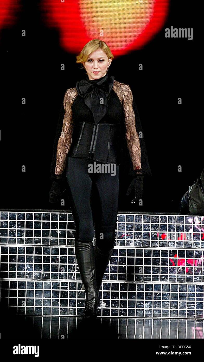 June 29, 2006 - K48469LCV.MADONNA OPENING NIGHT CONCERT '' CONFESSION ...