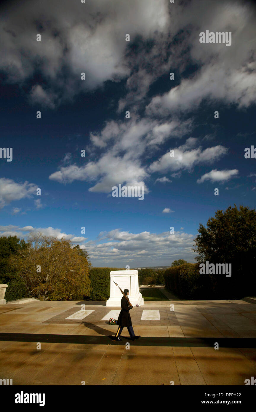Sentinels tomb of the unknown soldier arlington national cemetery hi ...