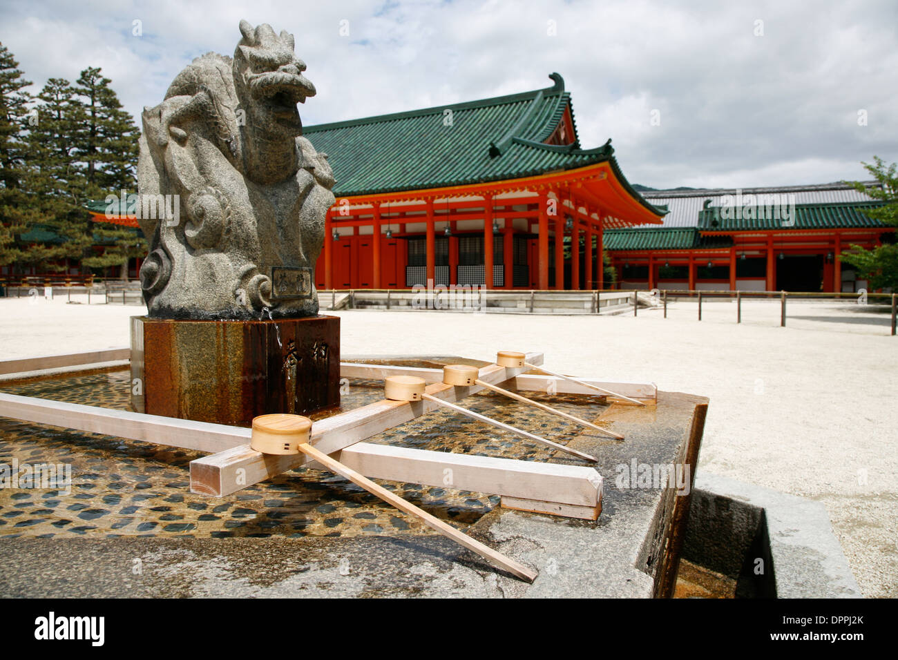 Drinking well in a japanese temple's garden in Kyoto Stock Photo - Alamy