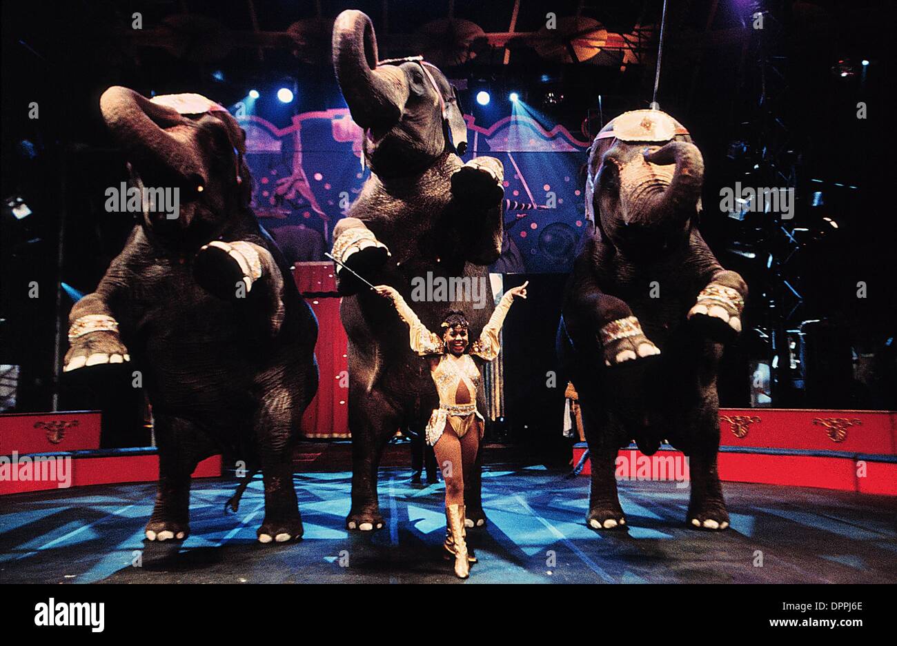 Dec. 15, 2005 - K15016JBP.THE UNIVERSOUL CIRCUS.TV-FILM STILL.SUPPLIED ...