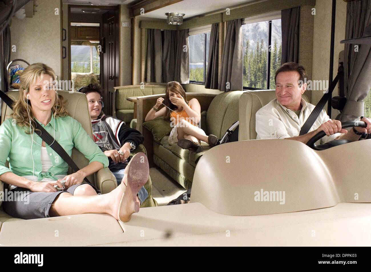 Cheryl hines robin williams rv hi-res stock photography and images - Alamy