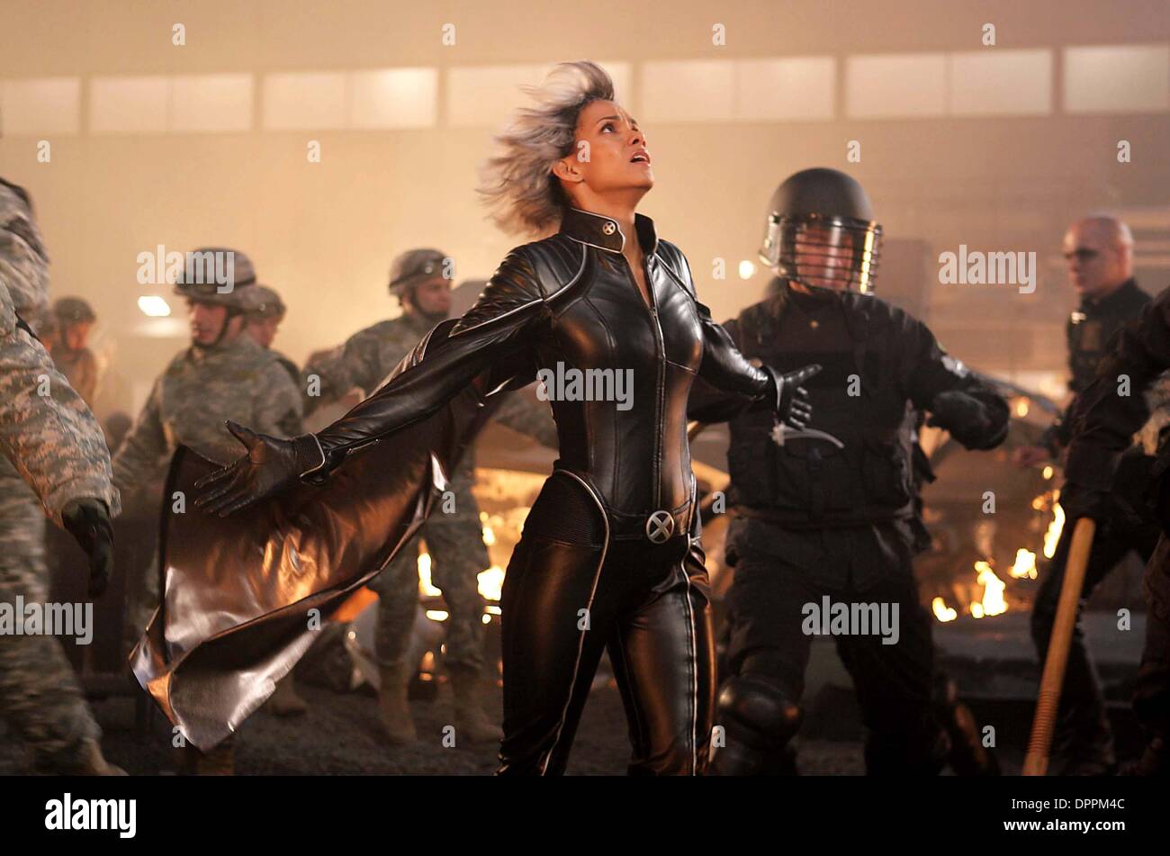Halle berry storm hi-res stock photography and images - Alamy