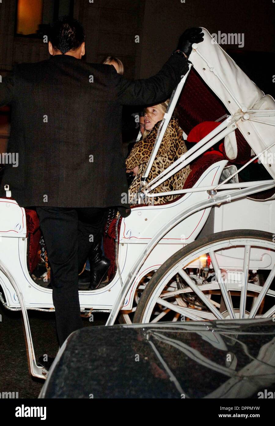 Dec. 3, 2006 - New York, New York, USA - Kate Moss out and about in ...