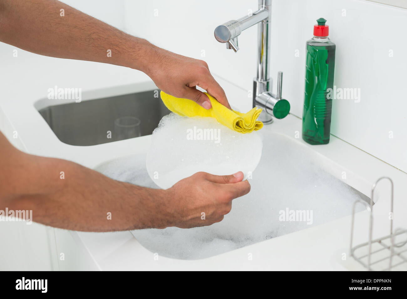 Doing the dishes hi-res stock photography and images - Alamy