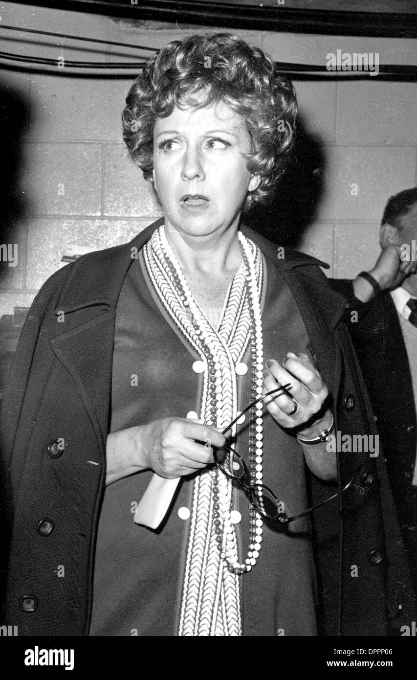 Dec 29 2005 jean stapleton hi-res stock photography and images - Alamy
