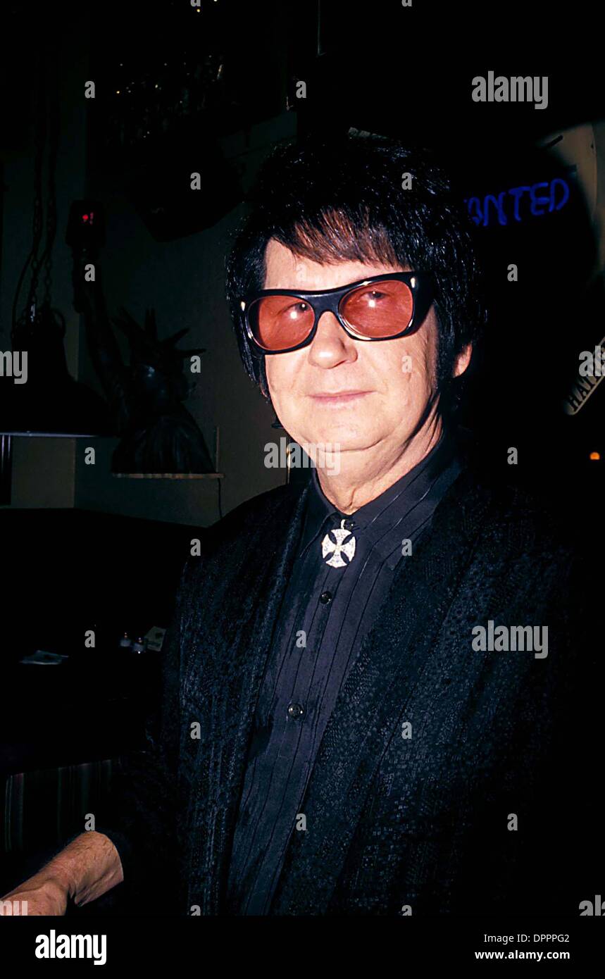 Roy orbison 1988 hi-res stock photography and images - Alamy