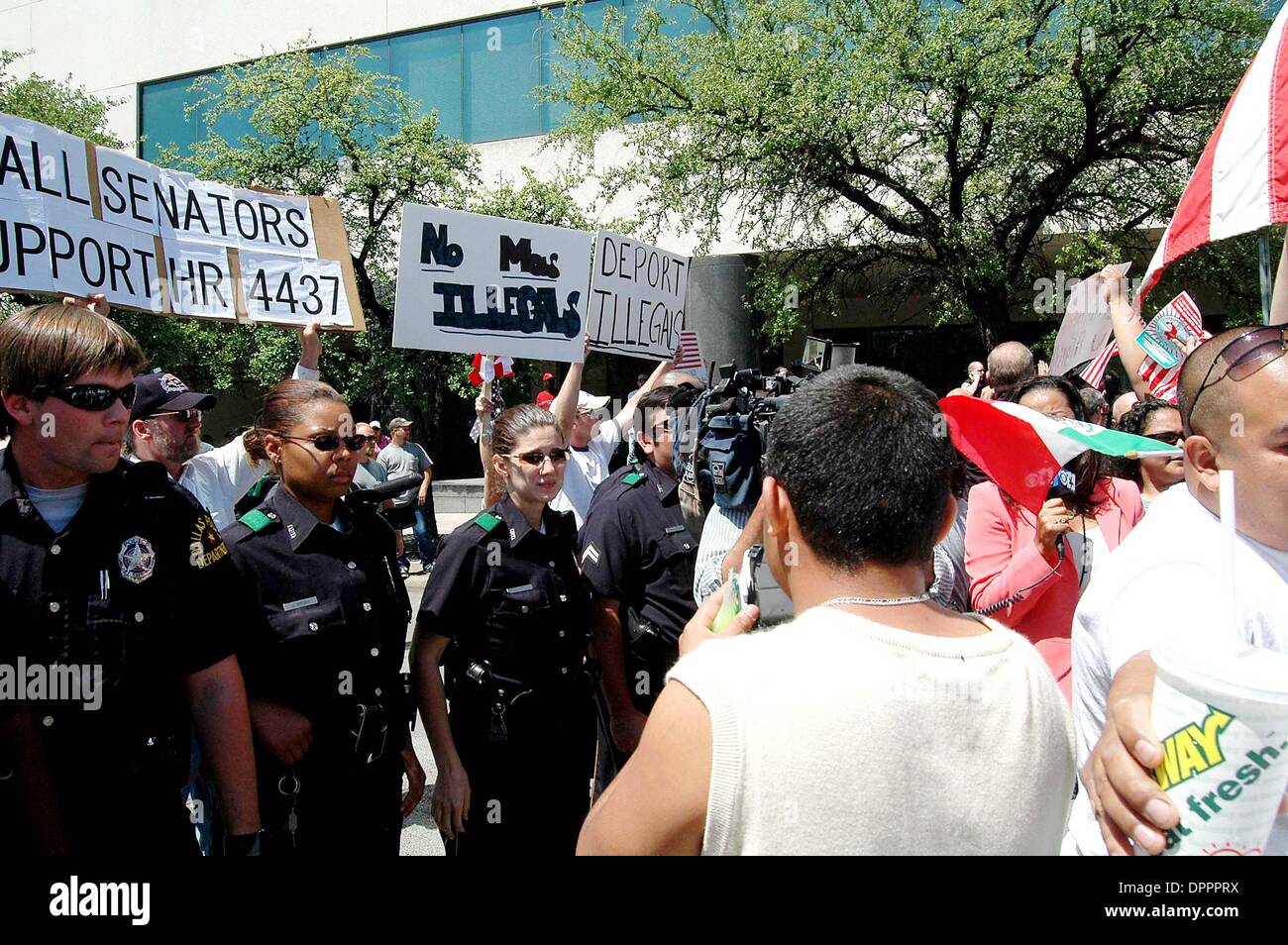 Mar. 9, 2006 - Mega March, Dallas, Texas, 04/09/06. Between 350,000 and ...