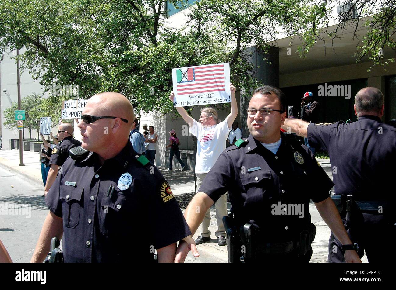 Mar. 9, 2006 - Mega March, Dallas, Texas, 04/09/06. Between 350,000 and ...
