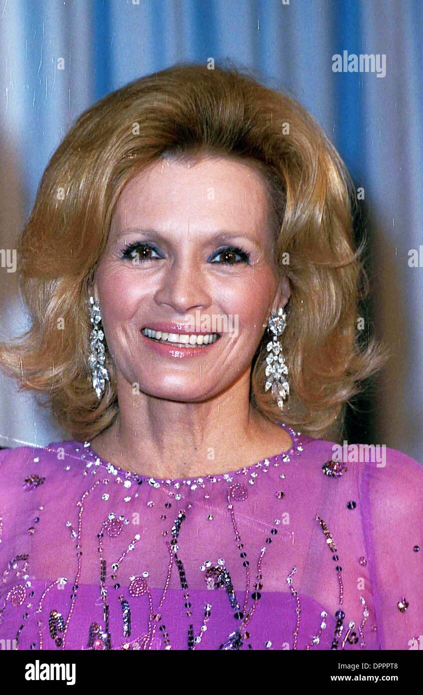 Angie dickinson hi-res stock photography and images - Alamy