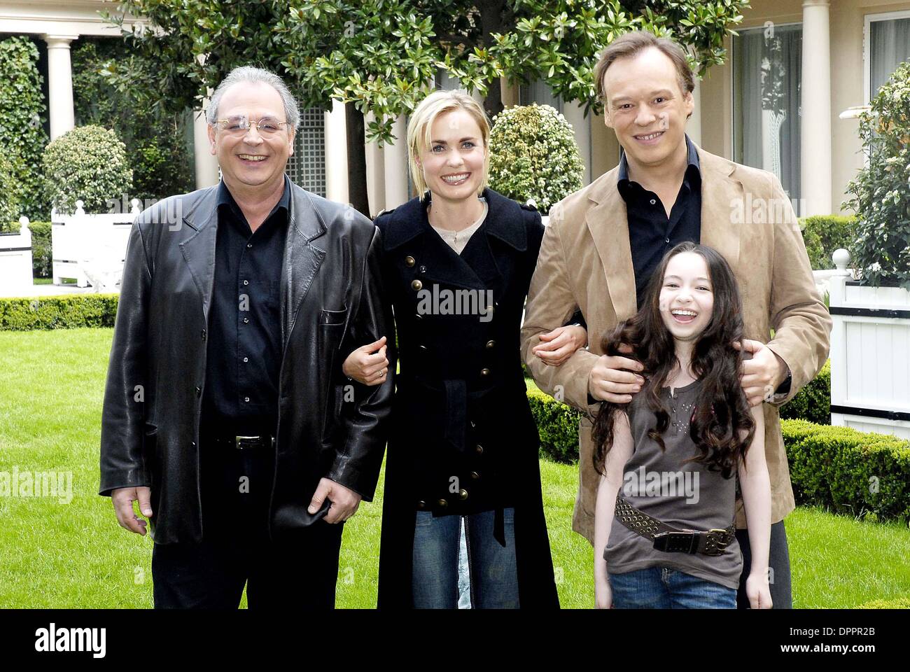 Apr. 12, 2006 - K47492.Photocall for ''SILENT HILL'', .Samuel Hadida ...