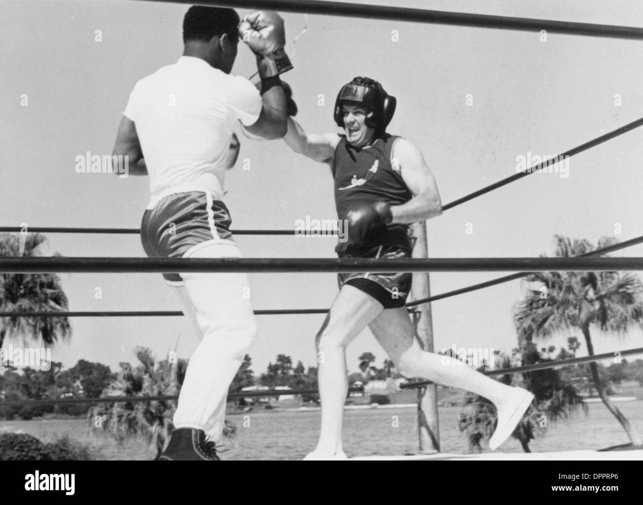 Mike douglas show hi-res stock photography and images - Alamy