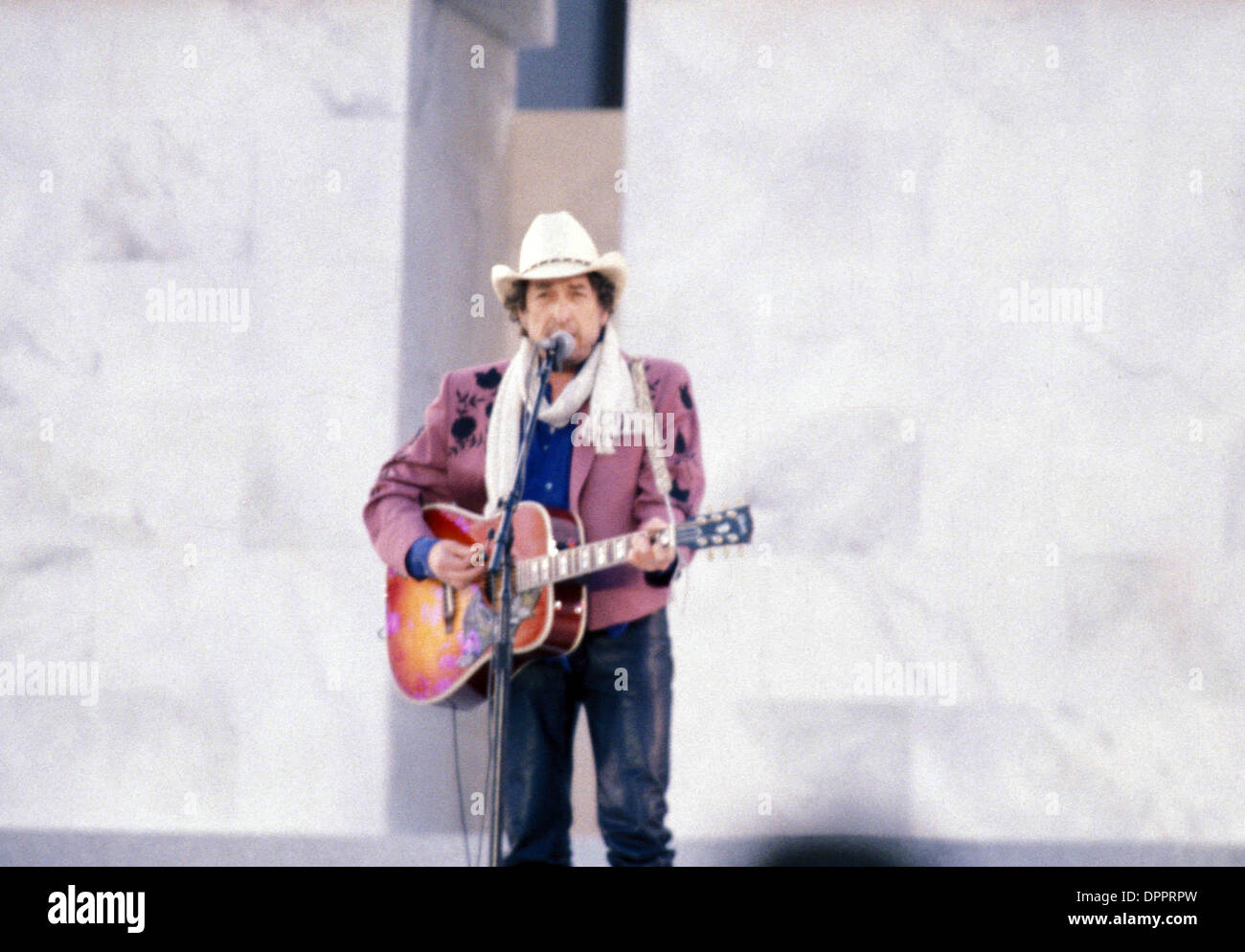 Aug. 15, 2006 - L4677/JB/MG.INAUGURAL CONCERT 01-17-1993.BOB DYLAN ...