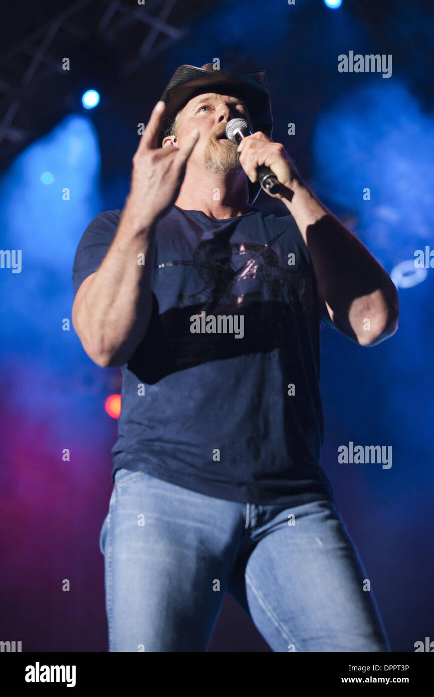 Jan. 15, 2014 - Country singer Trace Adkins has checked himself into ...