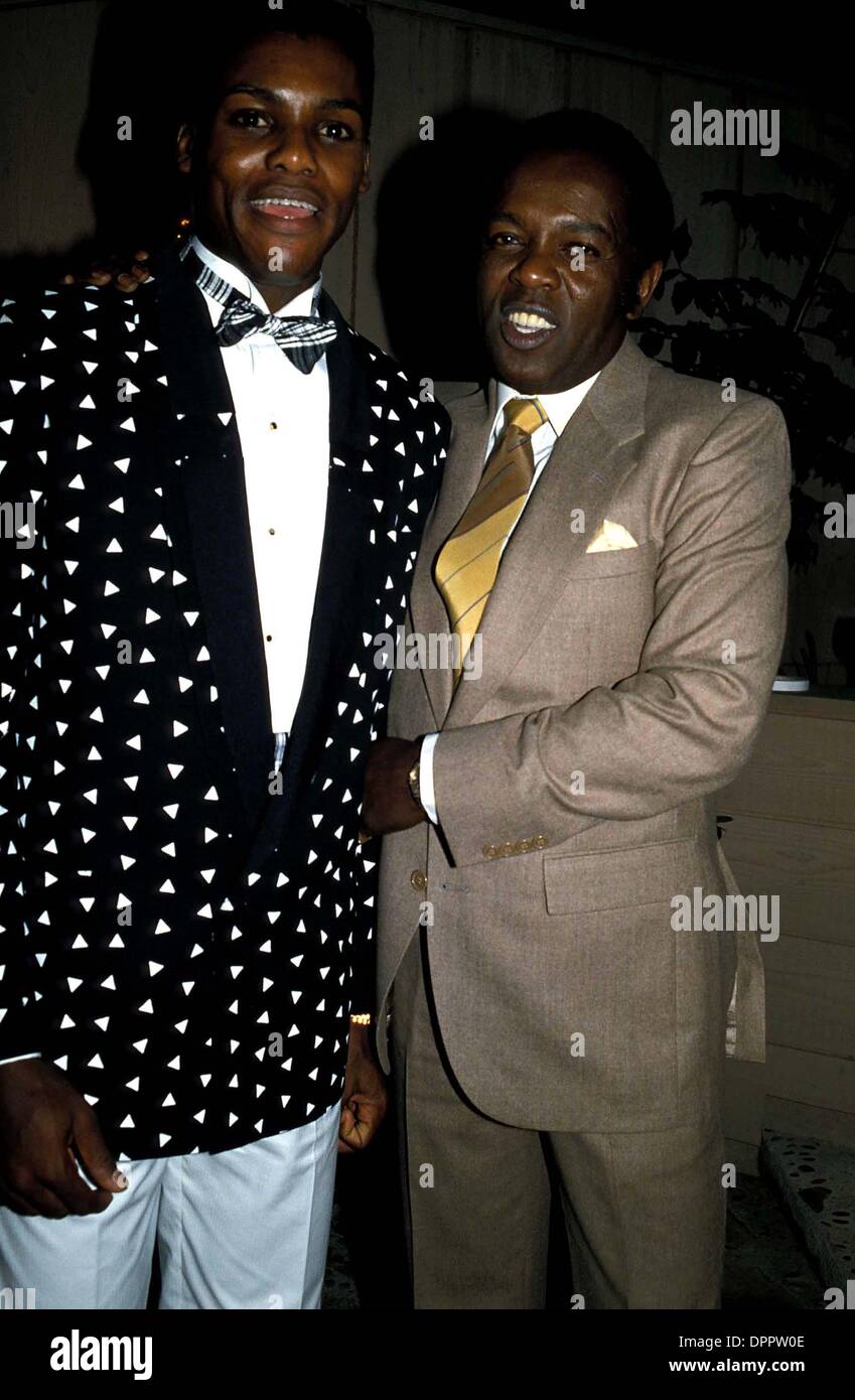Dec. 19, 2005 - LOU RAWLS AND CARL LEWIS. MICHELSON- PHOTOS(Credit ...