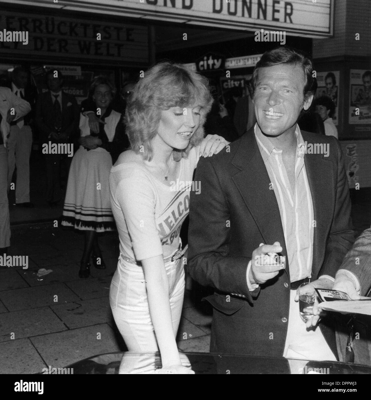 Mar. 30, 2006 - ROGER MOORE.08-19-1977. PHOTOS(Credit Image: © Globe ...