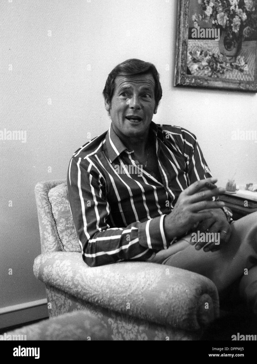 Mar. 30, 2006 - ROGER MOORE.08-19-1977. PHOTOS(Credit Image: © Globe ...