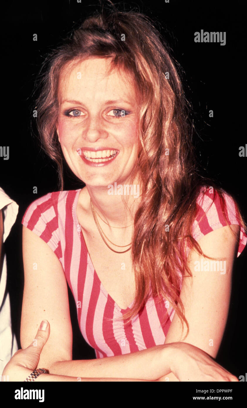 Apr. 12, 2006 - E7576.1983.TWIGGY. PHOTOS(Credit Image: © Globe Photos ...