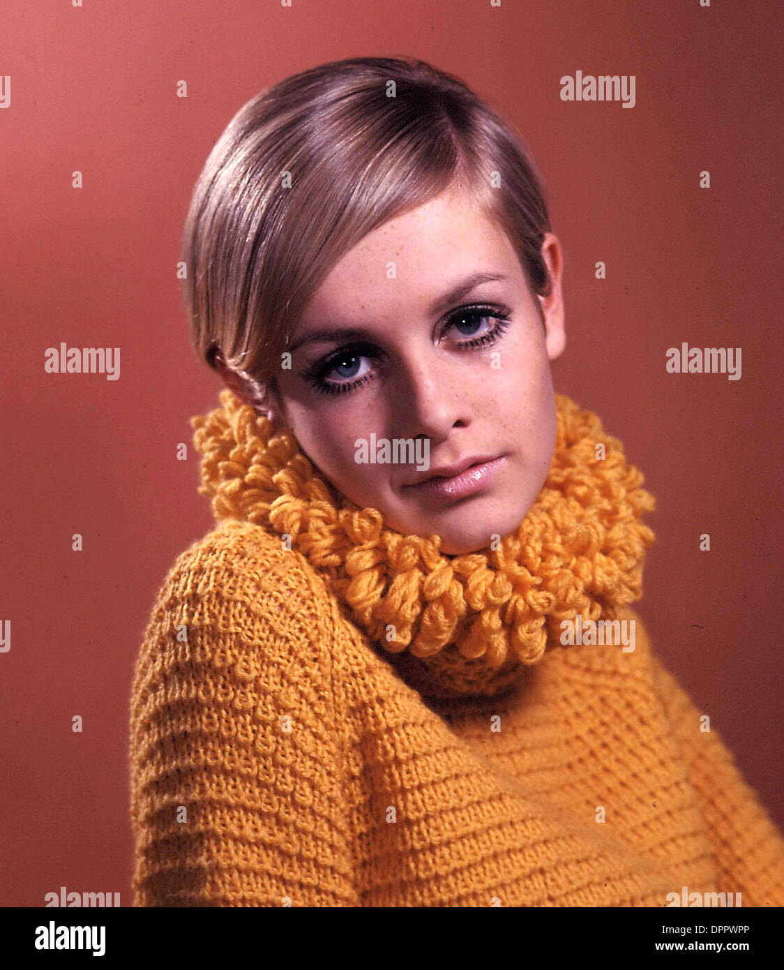 Twiggy 1967 hi-res stock photography and images - Alamy