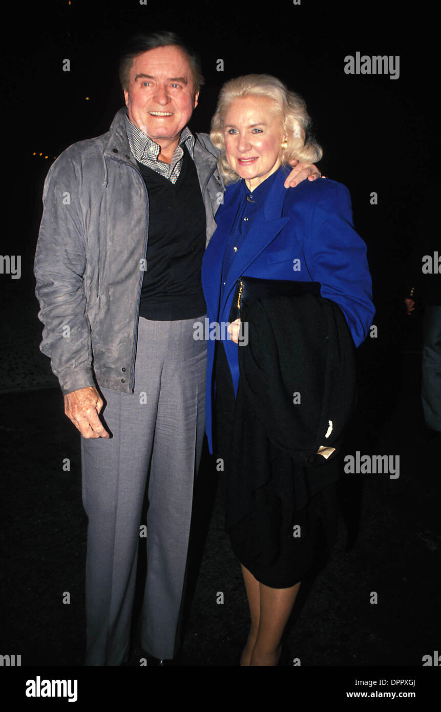 Aug. 11, 2006 - MIKEDOUGLASRETRO.MIKE DOUGLAS AND WIFE GENEVIEVE 02 ...