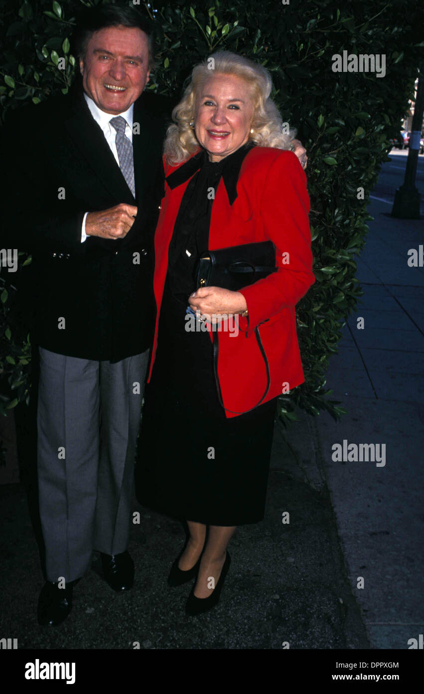 Aug. 11, 2006 - MIKEDOUGLASRETRO.MIKE DOUGLAS AND WIFE GENEVIEVE 02 ...