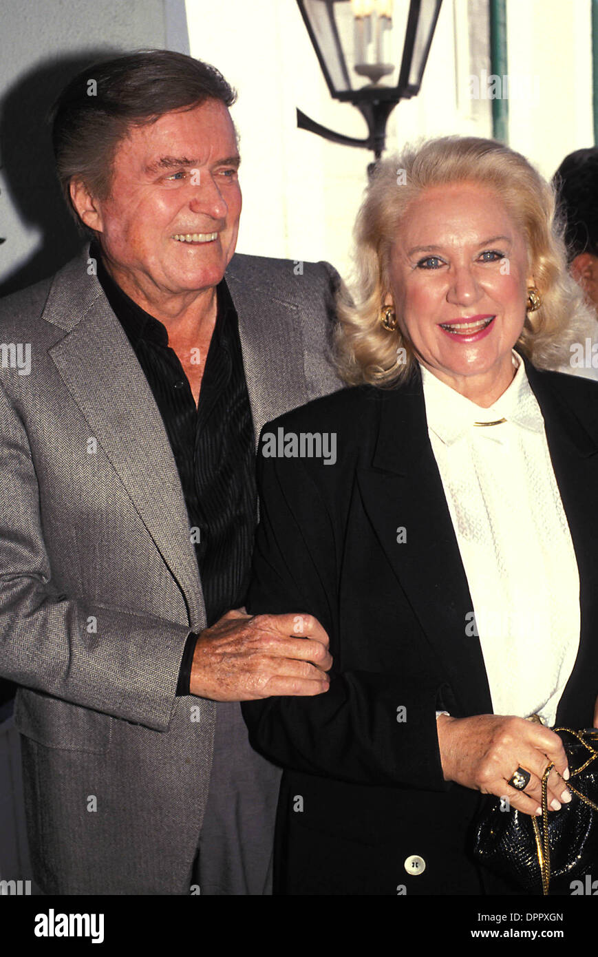 Aug. 11, 2006 - MIKEDOUGLASRETRO.MIKE DOUGLAS AND WIFE GENEVIEVE 01 ...
