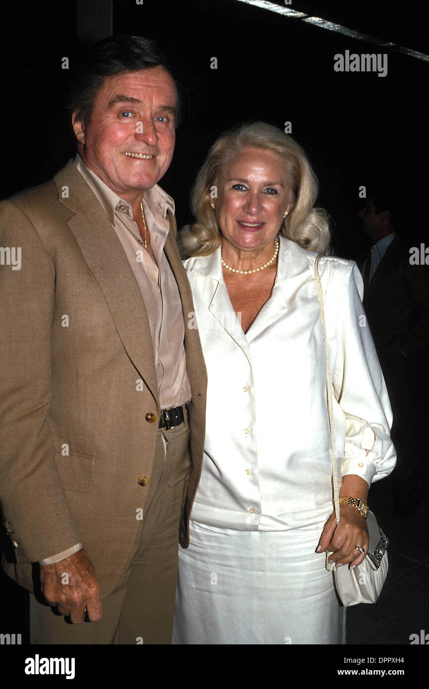 Aug. 11, 2006 - MIKE DOUGLAS AND WIFE GENEVIEVE. 05-1986. MICHELSON ...
