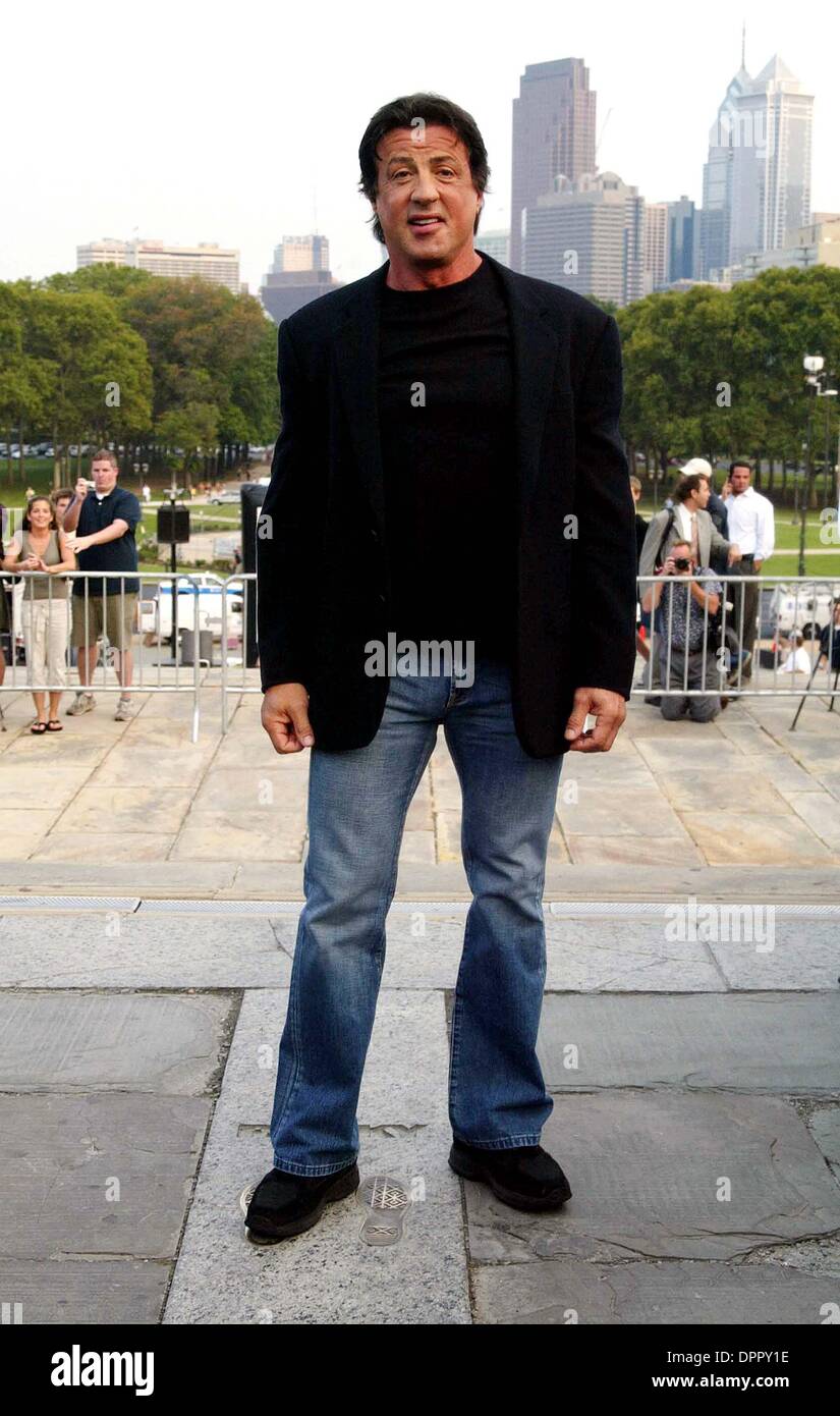 Sylvester stallone rocky statue hi-res stock photography and images - Alamy
