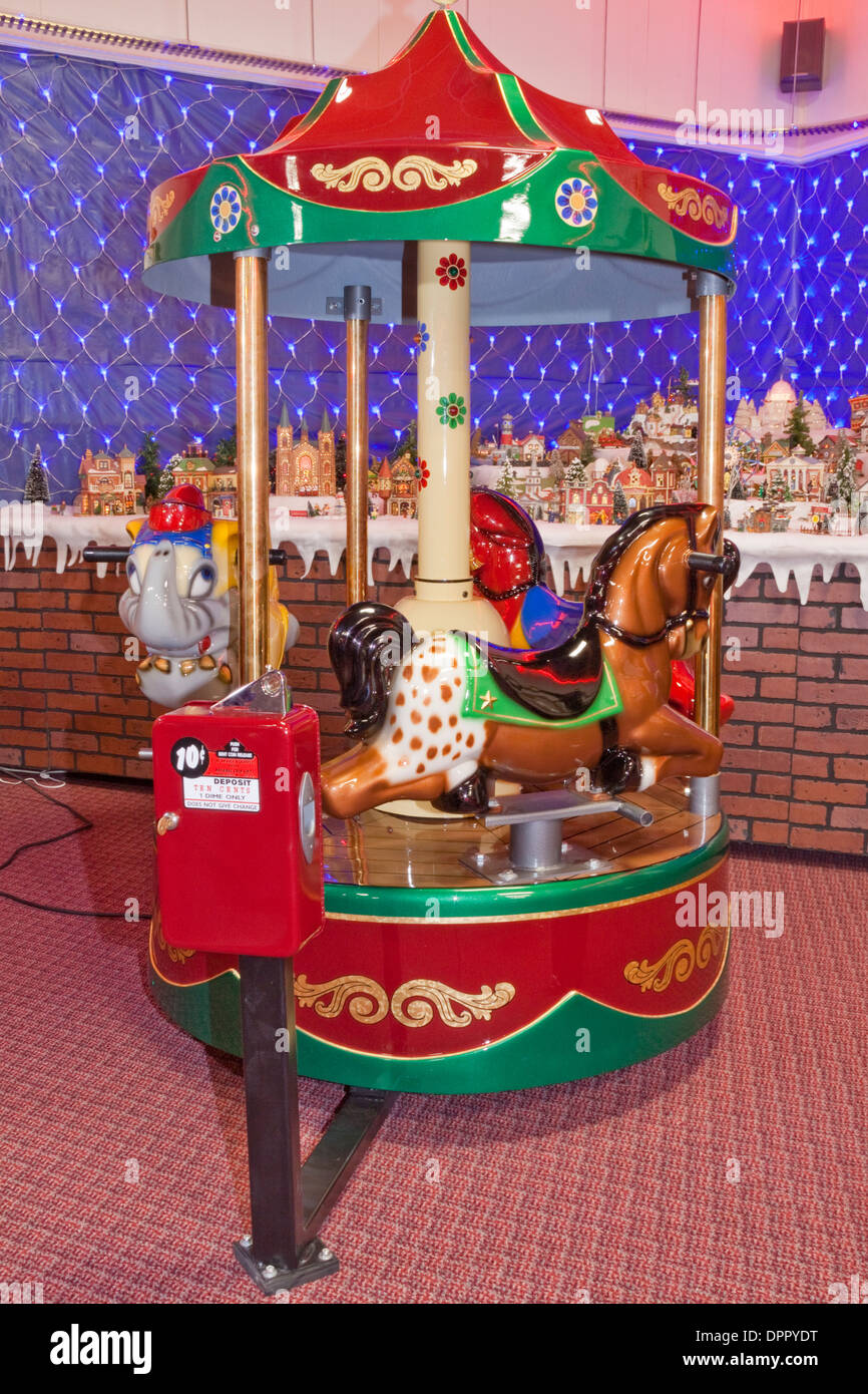 Kiddie carousel hi-res stock photography and images - Alamy