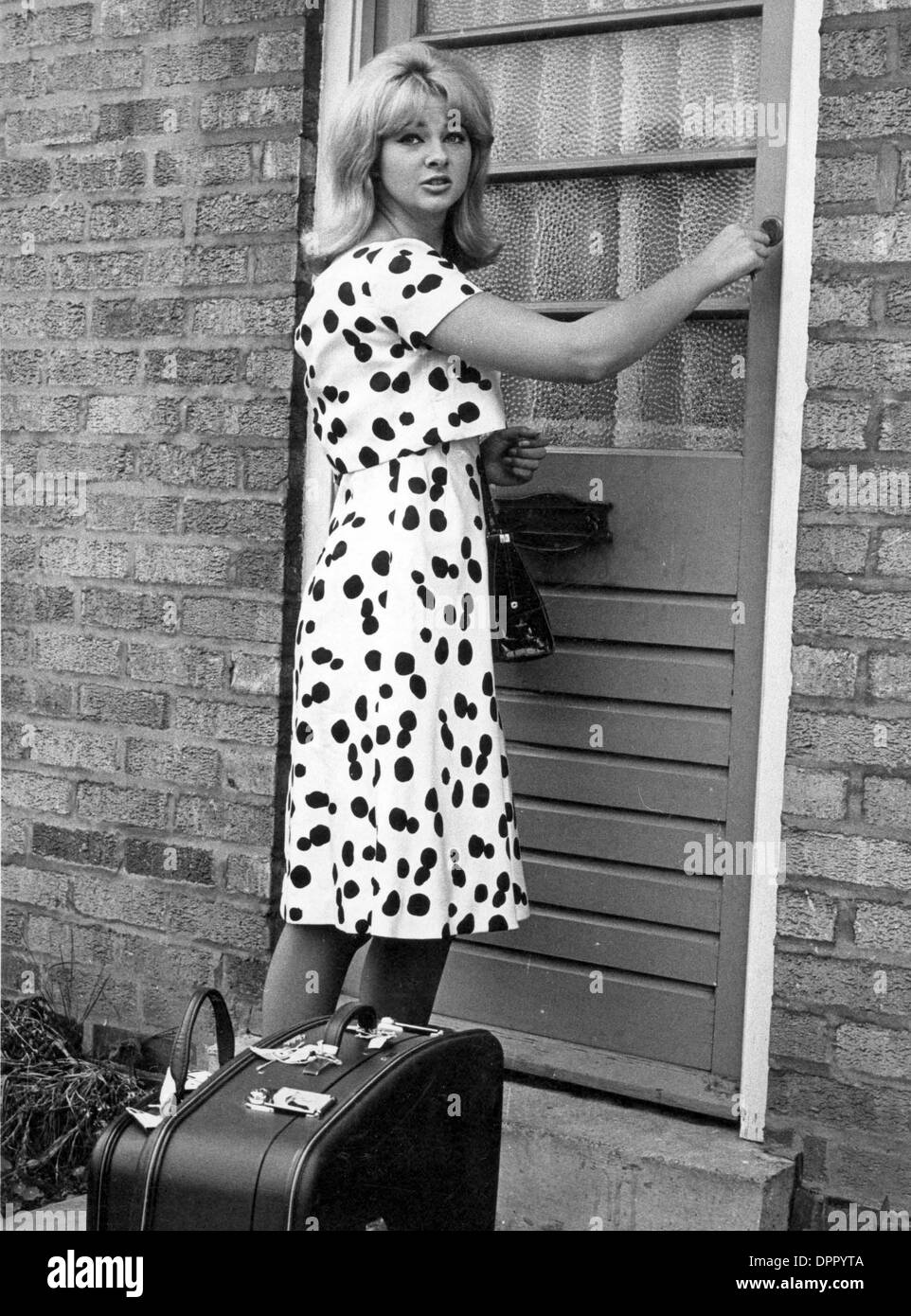 Dec. 13, 2006 - MANDY RICE-DAVIES ARRIVING AT HER PARENTS CONCIL HOUSE ...