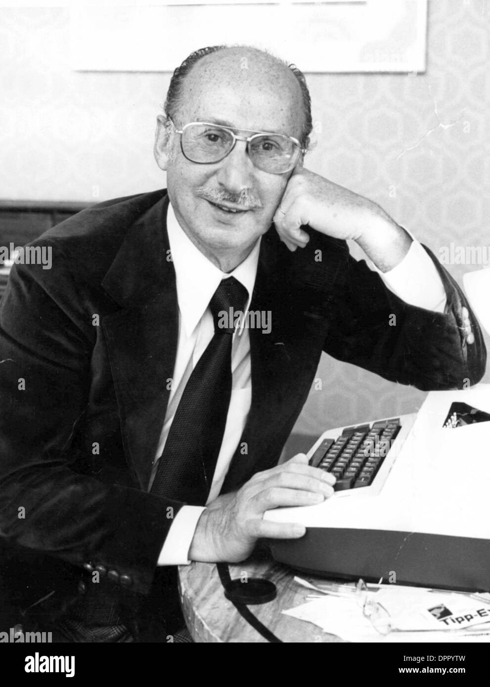 Sammy cahn Black and White Stock Photos & Images - Alamy