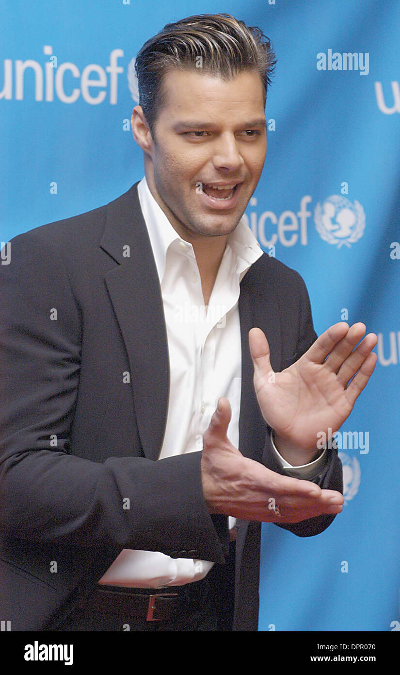 Dec. 03, 2005 - Beverly Hills, USA - Puerto Rico's Ricky Martin arrives ...