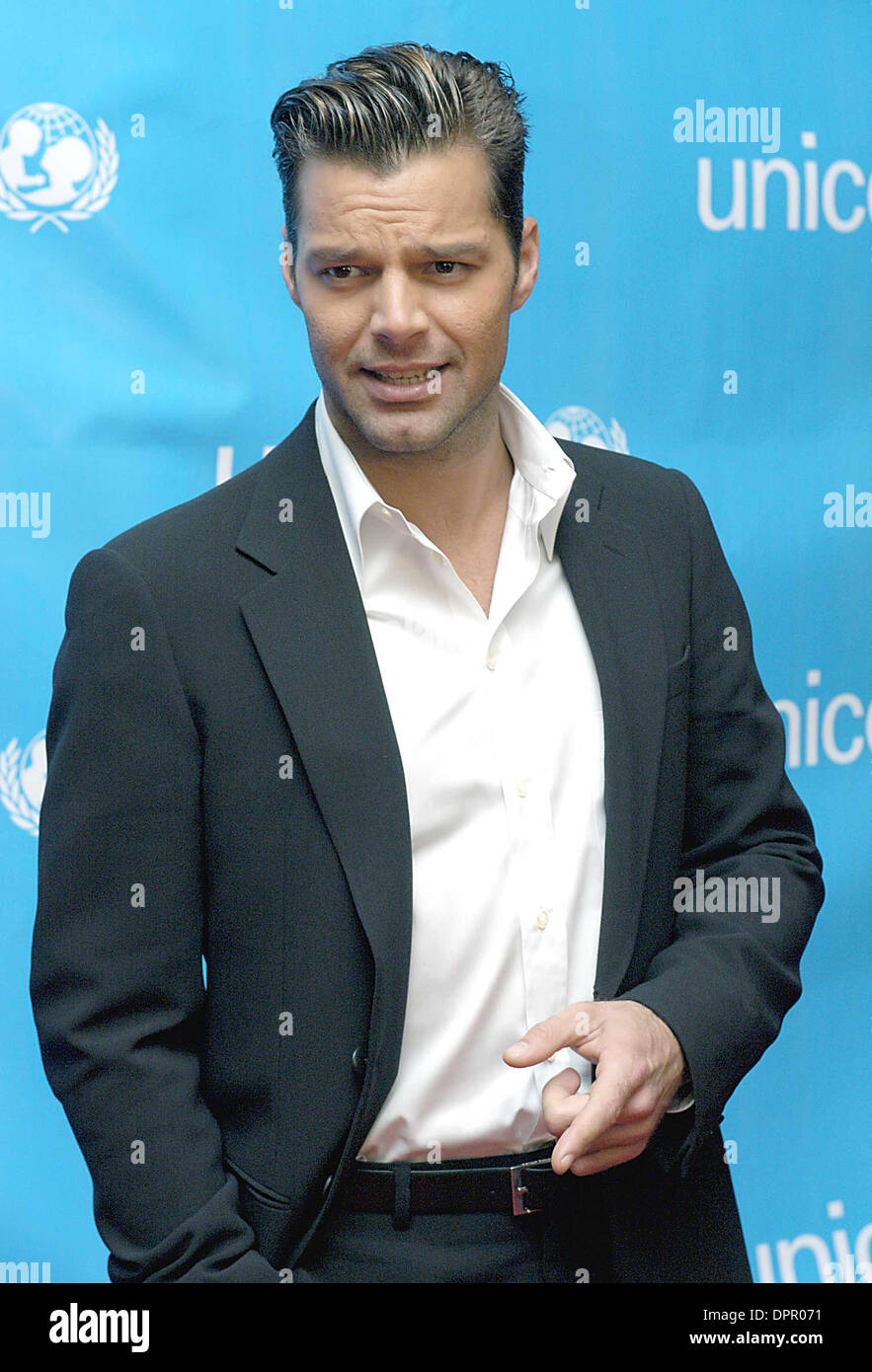 Dec. 03, 2005 - Beverly Hills, USA - Singer Ricky Martin arrives at the ...