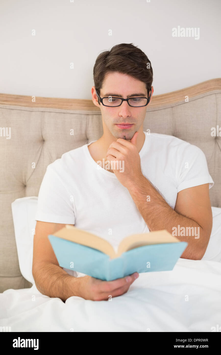 Man in glasses reading book hi-res stock photography and images - Alamy