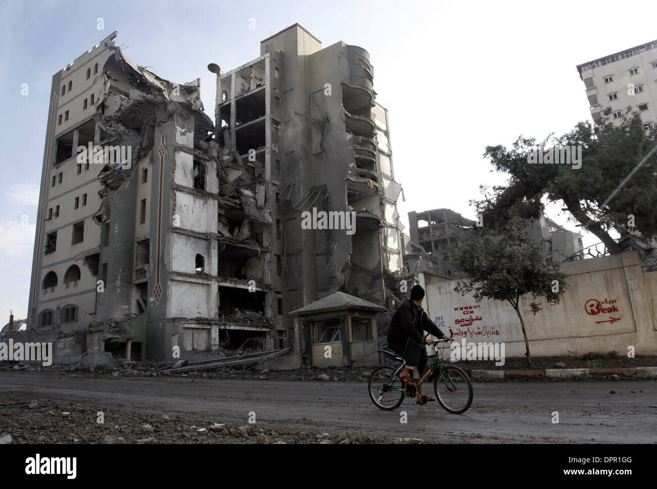 Dec 30, 2008 - Gaza City, Gaza Strip - Destruction in Gaza City after ...