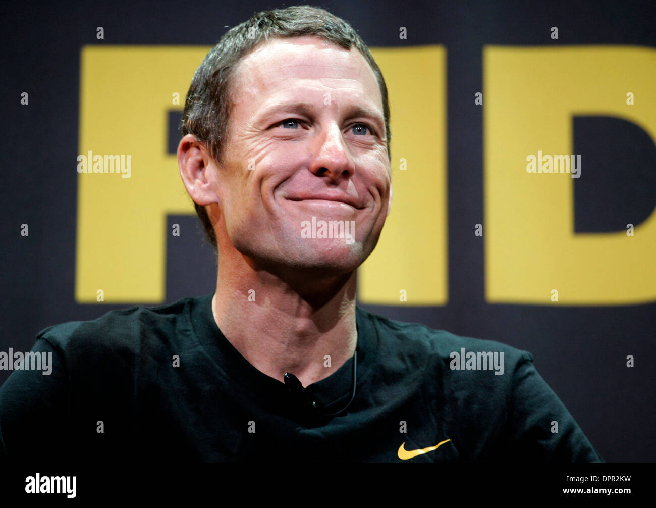 Mar 07, 2009 - Los Angeles, California, USA - LANCE ARMSTRONG on stage ...