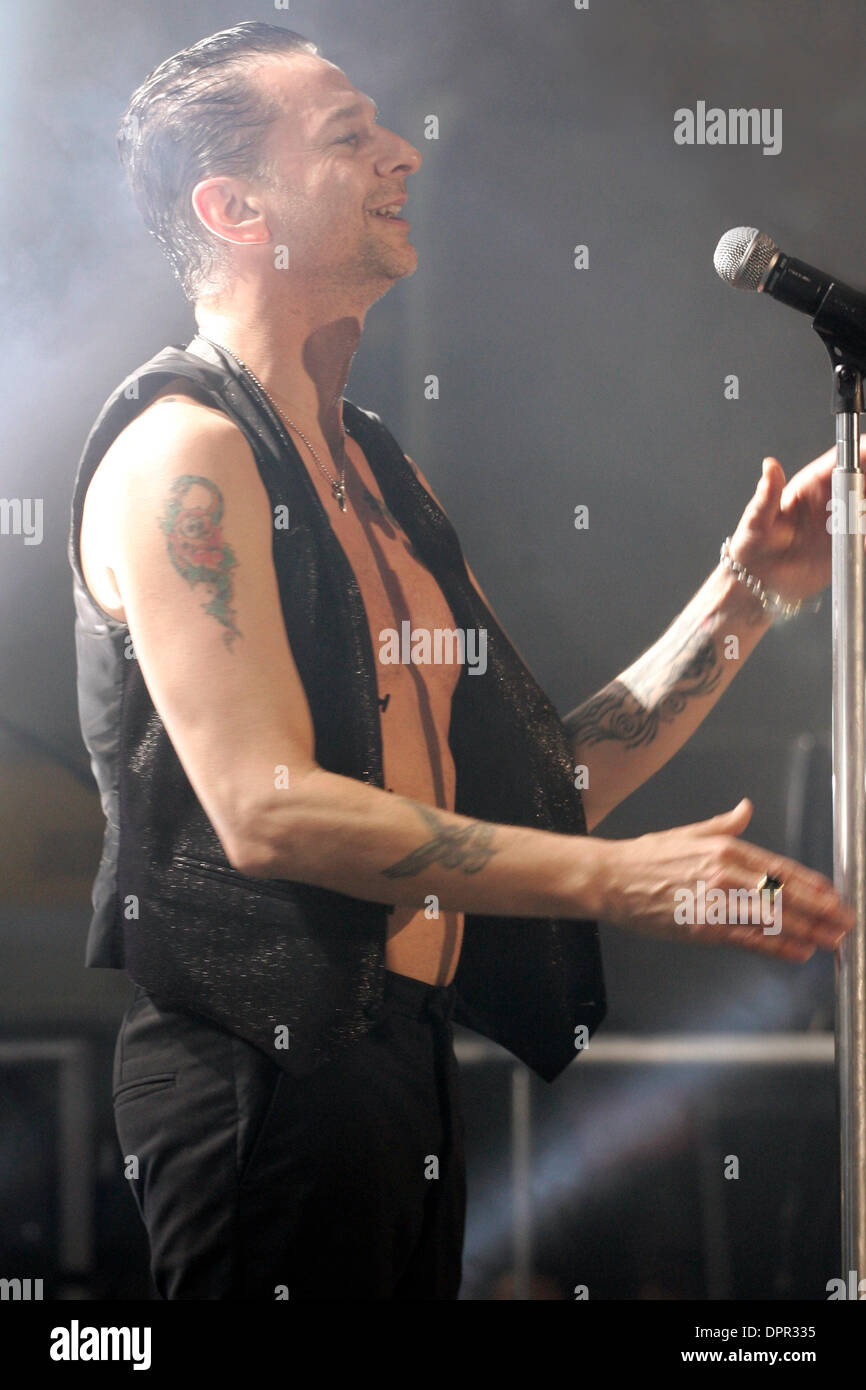 Apr 23, 2009 - Hollywood, California, USA - Depeche Mode lead singer ...