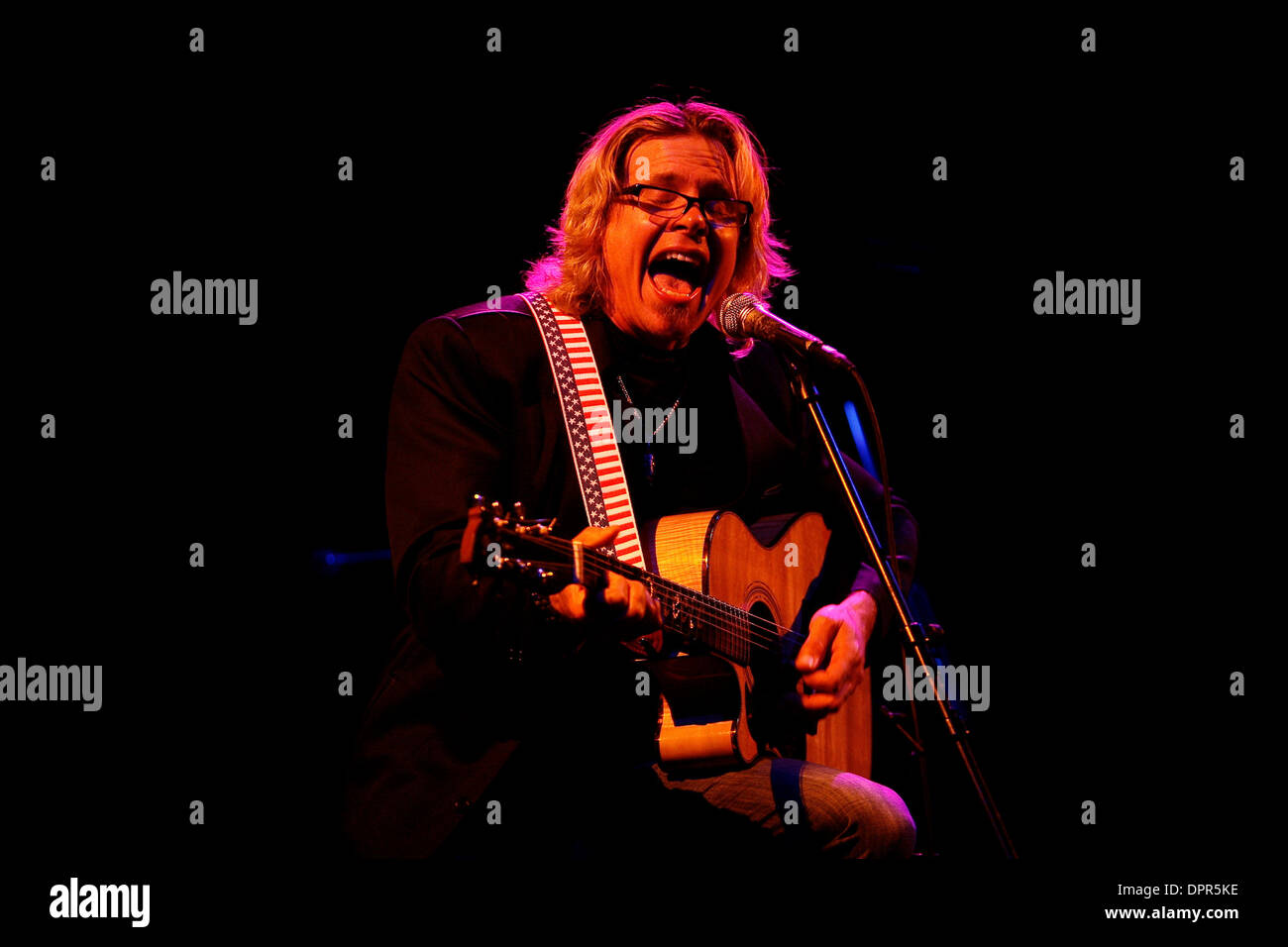 Mar 26, 2009 - New York, New York, USA - JEFFREY STEELE performing at ...