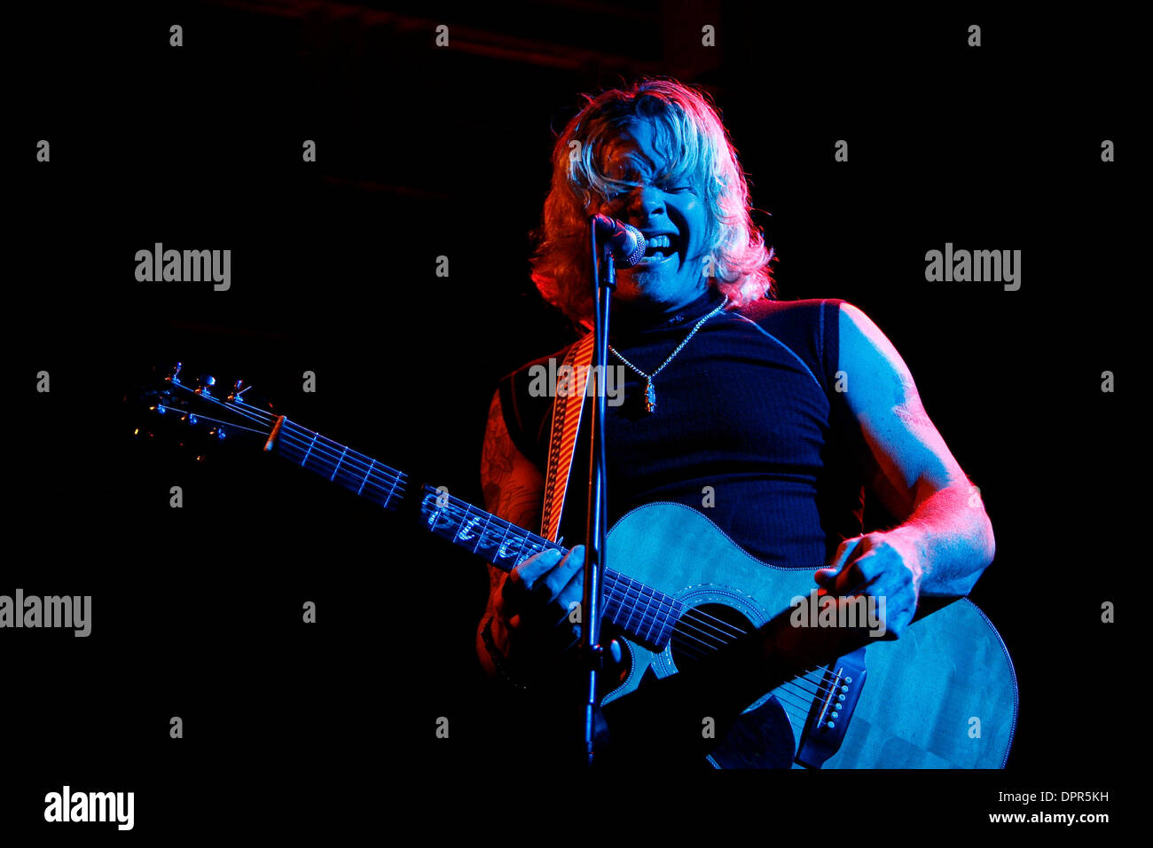 Mar 26, 2009 - New York, New York, USA - JEFFREY STEELE performing at ...
