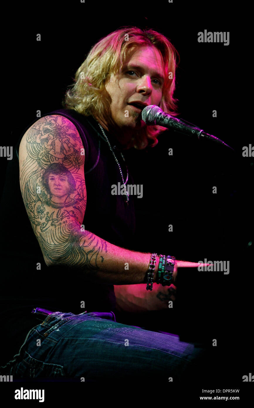 Mar 26, 2009 - New York, New York, USA - JEFFREY STEELE performing at ...