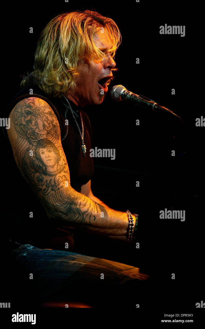 Mar 26, 2009 - New York, New York, USA - JEFFREY STEELE performing at ...