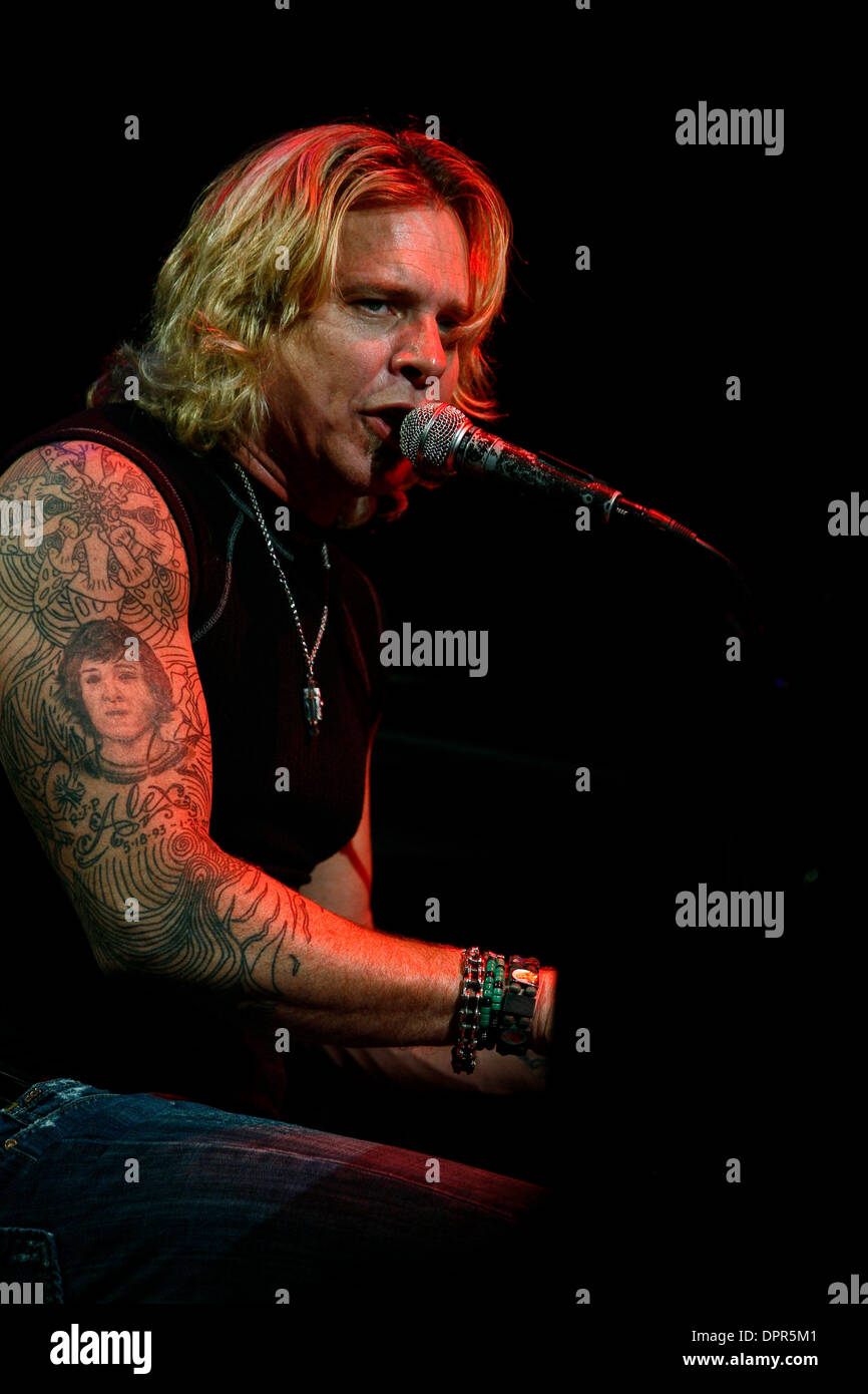 Mar 26, 2009 - New York, New York, USA - JEFFREY STEELE performing at ...
