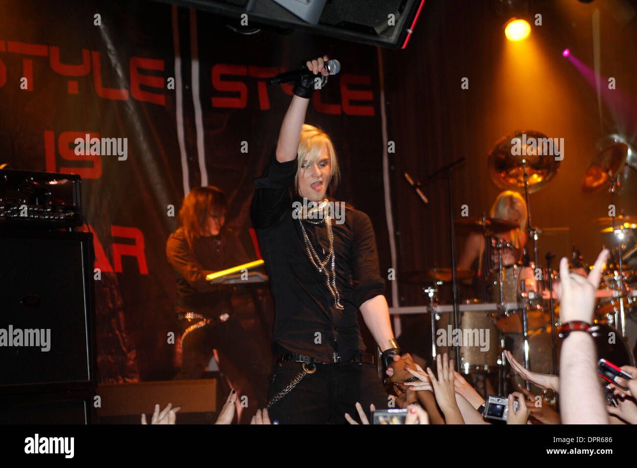 Apr 24, 2009 - New York, New York, USA - 'Cinema Bizarre' performing at ...