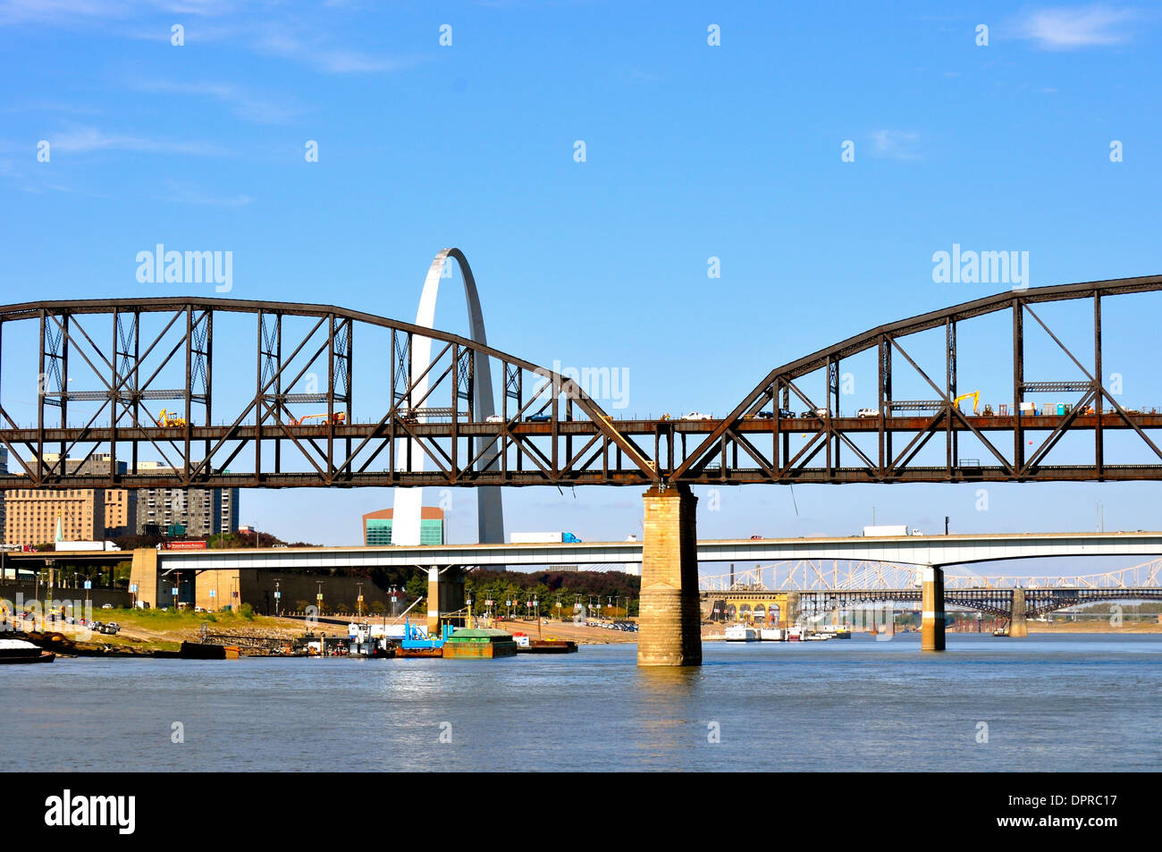 St louis missouri arch bridge hi-res stock photography and images - Alamy
