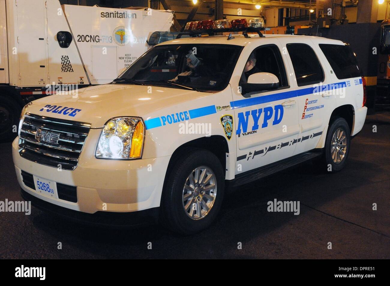 Dec 09, 2008 - Manhattan, New York, USA - An NYPD SUV hybrid is on ...