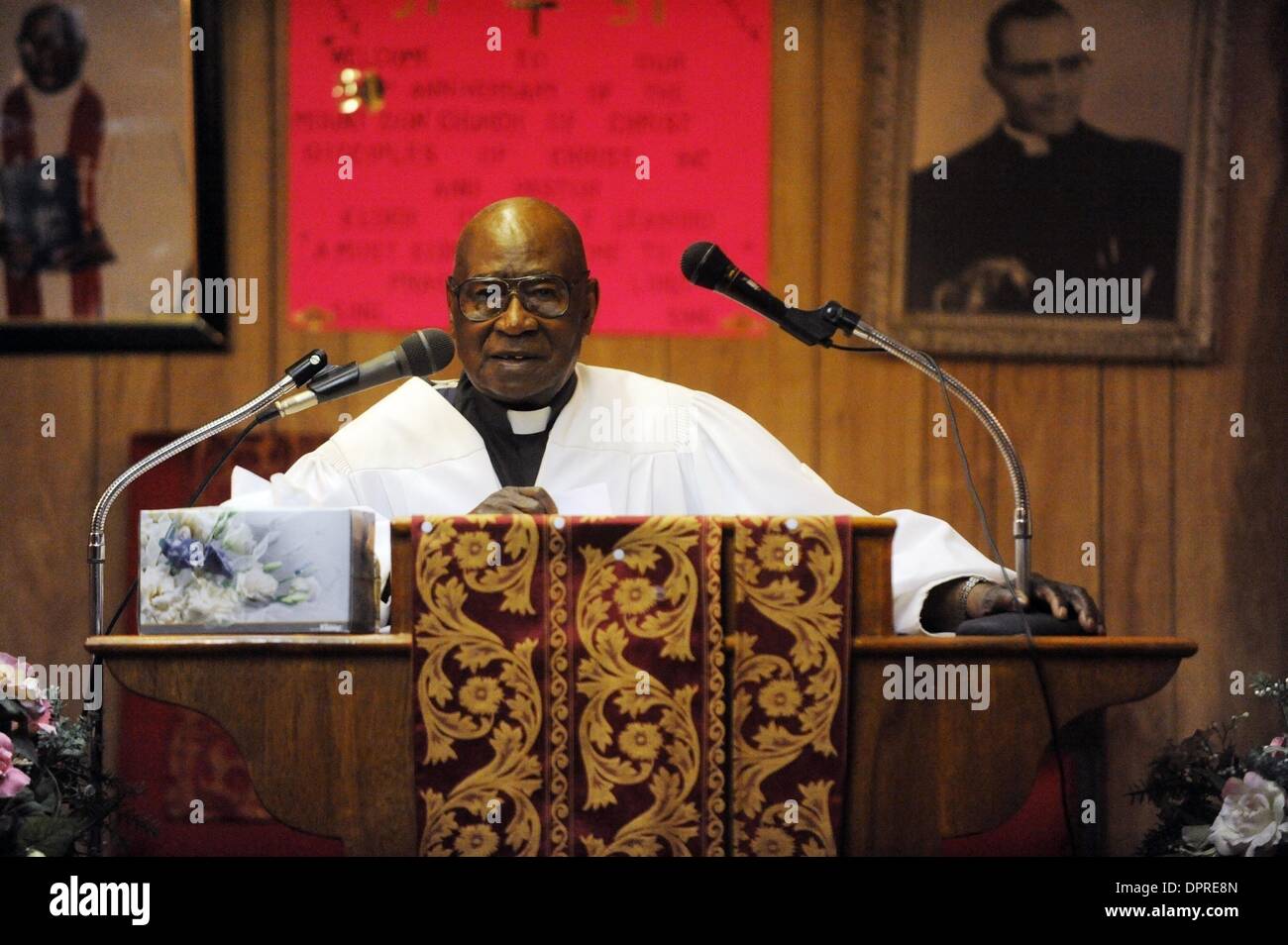 Dec 21, 2008 - Manhattan, New York, USA - Rev. CHARLES LEONARD of Mt ...