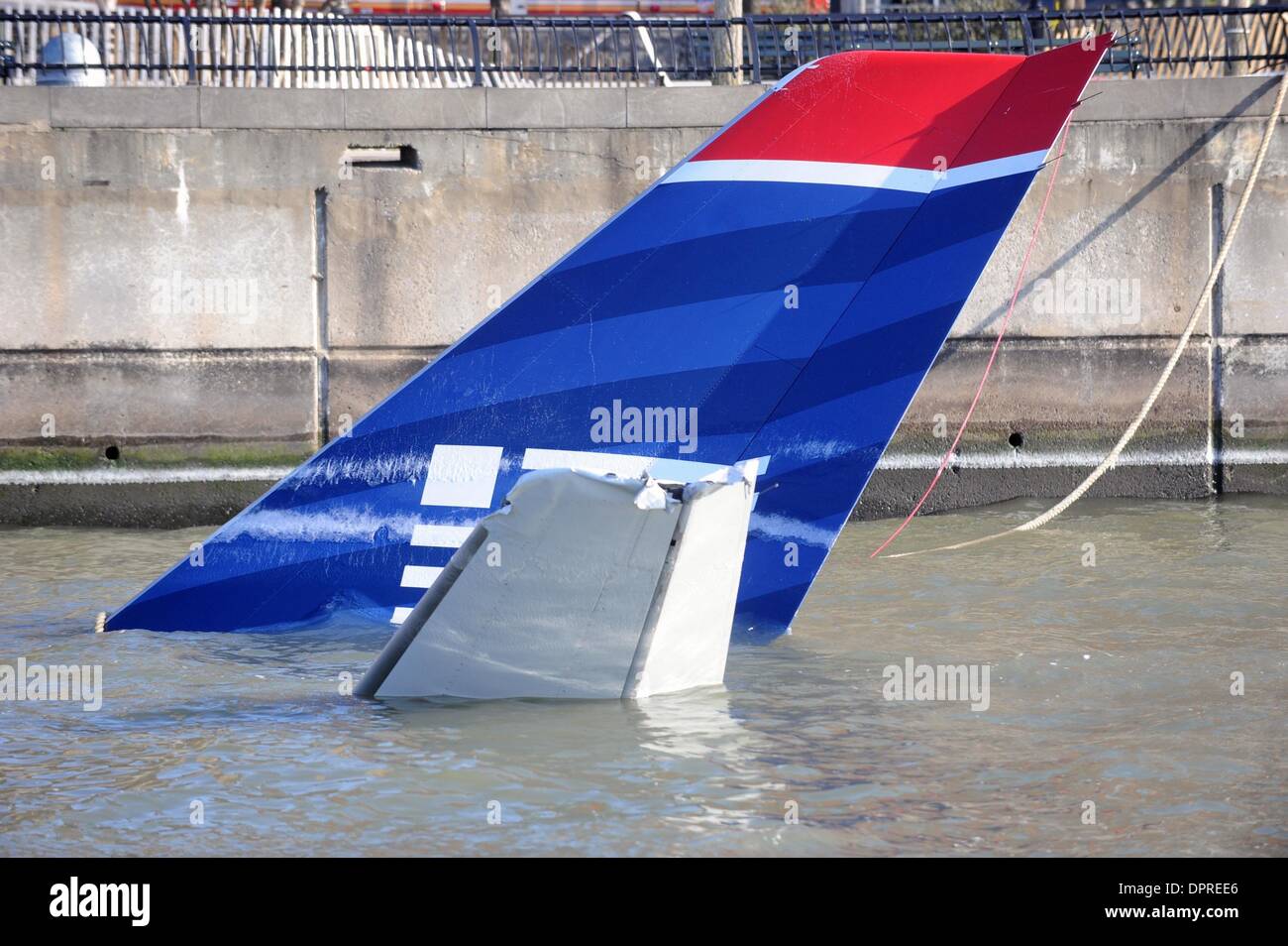 Jan 16, 2009 - Manhattan, New York, USA - The wreckage of the US ...
