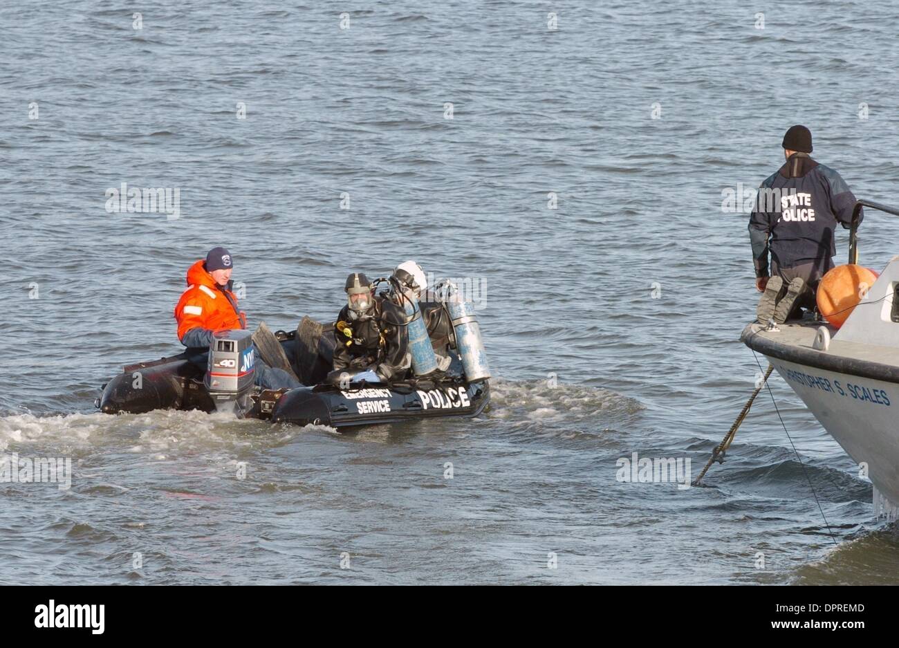 Nypd boat unit hi-res stock photography and images - Alamy