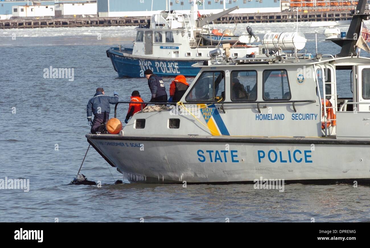 Nypd boat unit hi-res stock photography and images - Alamy